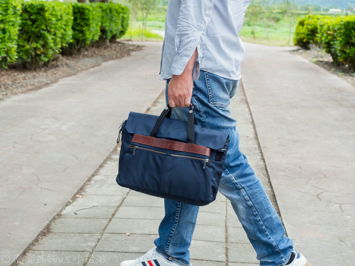 【好物分享】Freestone briefpack雙面變形包。是公事包也是休閒背包。男女適用 當媽媽包也很適合。兼具商務與旅行性能。手提 X 斜背 X 後背都可。一包多用超方便 – Ann媽 ...